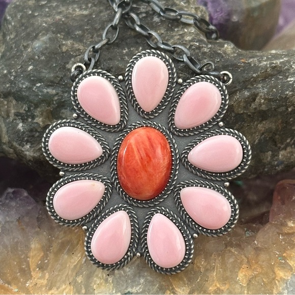 Jewelry | Pink Conch Spiny Oyster Flower Necklace | Poshmark